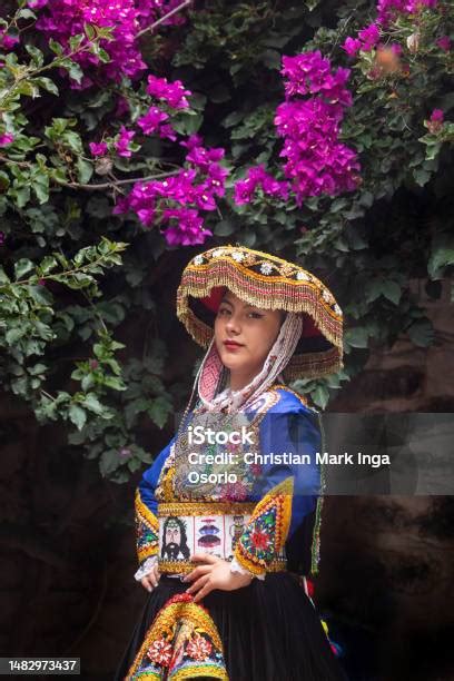 페루 안데스 산맥 문화의 전통 의상을 입은 아름다운 소녀 고적에 대한 스톡 사진 및 기타 이미지 고적 관광 남아메리카 Istock