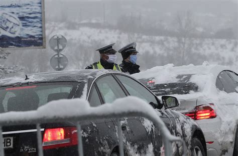 Полицаите на Контролно пропусквателни пунктове на входовете и изходите на областните градове