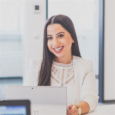 Gizem Cinar Projektmanagerin Kundenprojekte Bmk Group Gmbh And Co Kg Xing