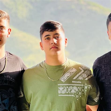 Armin Vosoughi Armin Vosoughi • Threads Say More