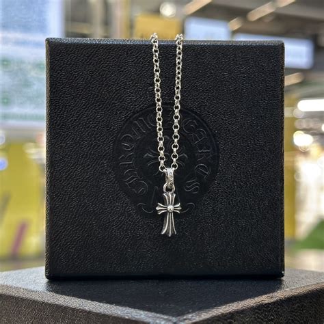 สร้อยคอกางเขน Chrome Hearts Silver Cross Necklace Madame N Luxury