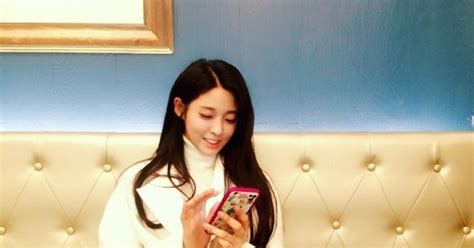 설현 눈부신 미소의 일상 세상 혼자 사는 미모 볼 빵빵