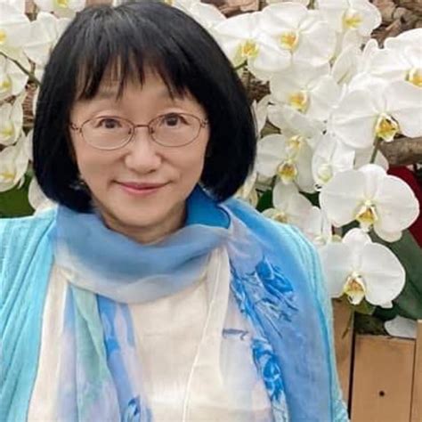 台灣西洋古典、中世紀暨文藝復興學會 Tacmrs 中世紀的婦女一直都用坐姿或下蹲的姿勢分娩。下蹲的產婦通常會揪住懸在房椽上的一條繩子或被單來支撐自己。如果健康情況允許的話，產婦會採用有助於