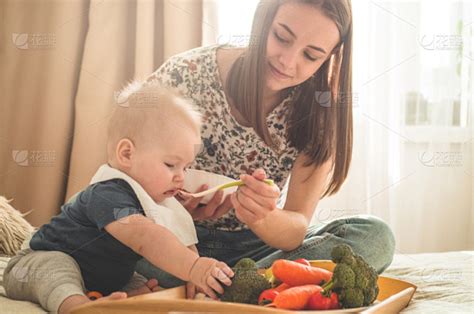 儿童胡萝卜有机食品蔬菜清新母亲食品婴儿断奶吃