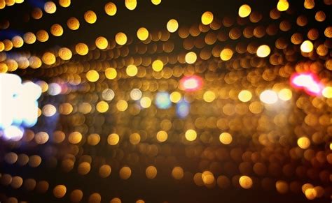 골드 추상 보케 배경 크리스마스 골드 배경입니다 황금 휴일 빛나는 배경 초점이 흐려진 배경 깜박이는 빛으로 야간에 장식 야외 문자열 조명 T Lounge에 대한 스톡