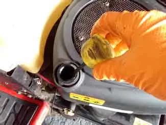 How Much Oil Does a Lawn Mower Take? Helpful list? | Lawnmowerfixed .com