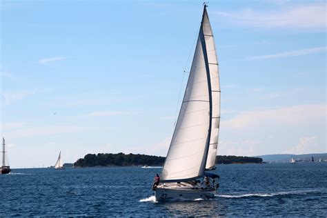 무료 이미지 바다 호수 신병 차량 푸른 항해 용 선박 대형 평저선 항해중인 배 보트 돛대 요트 경주 윈드 스포츠 딩기 항해 용골 범선 경주 러거