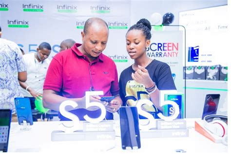 Infinix YAZINDUA Infinix S SIMU YA KWANZA YENYE CLEAR SELFIE NA Infinity O Display Full