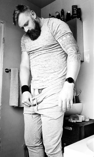 Let Me See Your Bulge Image 3304033 Thisvid Tube