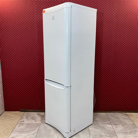 Indesit B18FNF.025 - Холодильники с нижней морозильной камерой