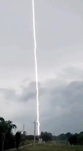 В разных точках США лицезрят непонятные вспышки Очередные звездные войны в небе Контакт с