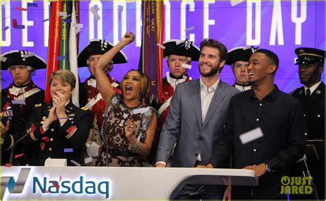 Jennifer Lawrence Asked Liam Hemsworth If He Liked Having Sex With Kangaroos Photo 3682229