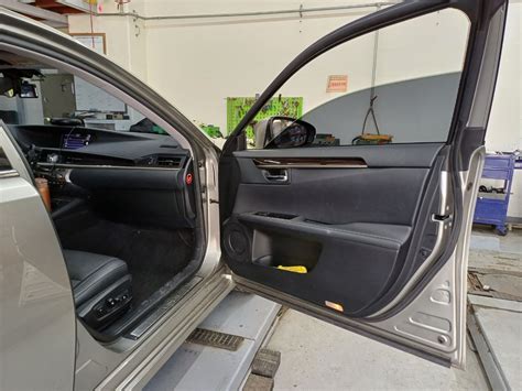 렉서스es 자동차 문 잠금장치 도어록이 고장 수리 렉서스es 차 문 잠금장치 작동 안됨 렉서스es 차 문이 잠기지 않거나 열리지 않음 렉서스 차 문 도어락 고장 수리