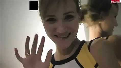 性感的紧身连衣裤小妞 xHamster