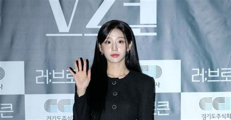 포토 정예인 멋진 손인사