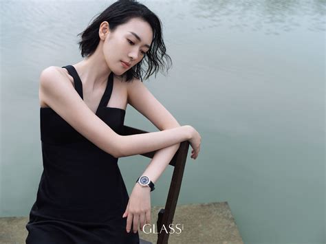 童瑶就是我心中的女神，这组湿发大片真的太惊艳了童瑶大片女神新浪新闻
