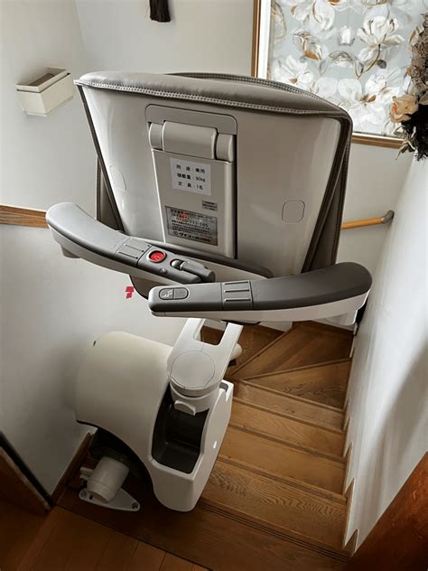 階段昇降機 屋内用曲線型を神奈川県藤沢市へ設置させて頂きました！ 階段昇降機・介護用階段リフト・家庭用階段昇降機販売レンタルの「ダイコー株式会社」