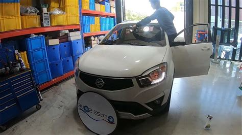 쌍용자동차 코란도c 차량에 순정 오토라이트 레인센서 옵션을 업그레이드 한 영상입니다 자세한 설치과정은 설명란의 링크를 참조하시면 됩니다 Youtube