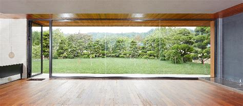 ‘반지하와 대비되는 거실의 ‘통창… 계층 간 차이 드러내 대한경제