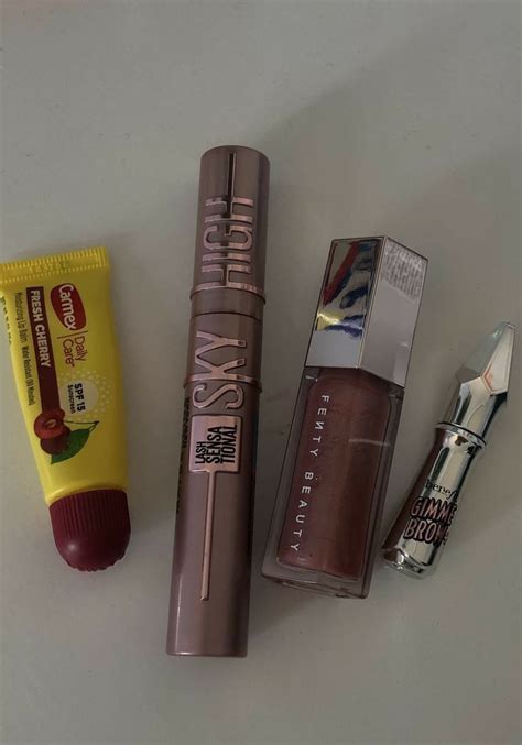 Пин на доске 𝐫𝐨𝐮𝐭𝐢𝐧𝐞🧴 | Предметы макияжа, Косметика для естественного ...