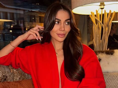 Ето я първата целувка в Ергенът Звезди Woman Bg