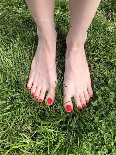 Would You Worship My Feet Scrolller