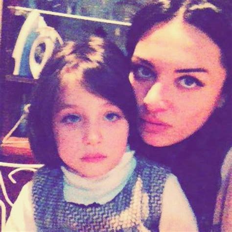 თუ ამბობთ რომ მარიამი ლამაზია იმიტომ რომ ბებოს ჰგავს ნინი შერმადინი მშვენიერი ქალიშვილისა