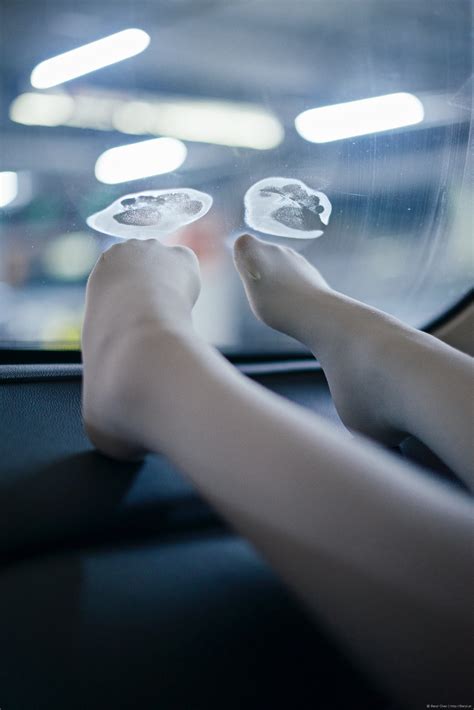 무료 이미지 빛 소녀 안개 화이트 사진술 피트 귀엽다 흐린 다리 손가락 반사 발 바람막이 유리 푸른 닫다 등 시원한 안경 작은 얼굴이