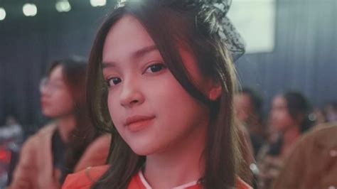 Aura Eca Profile A Beautiful Tiktoker Who Becomes The Brand Ambassador Of Aura Esports Dunia