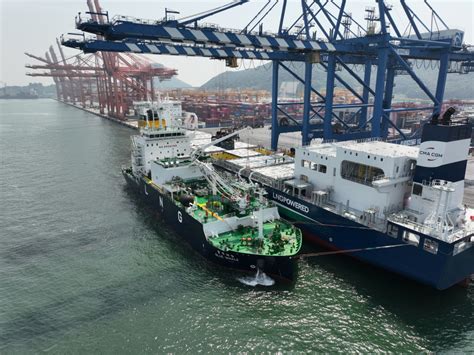 부산항에서 국내 첫 Lng 추진 컨테이너 선박에 벙커링ㆍ하역 동시 실증 이투데이