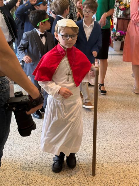 Photos Second Grader Elected Pope At Metro Atlanta Catholic School
