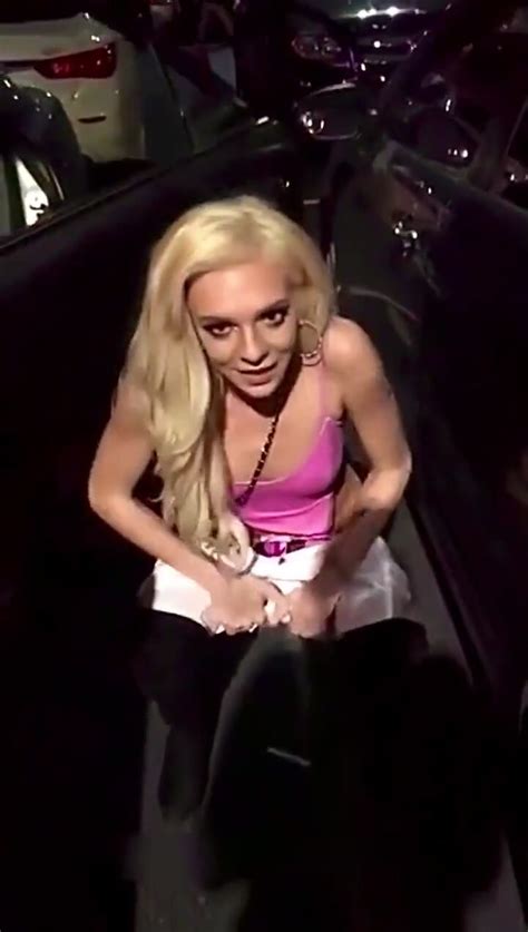 Sexy Slim Night Squat Leak In The Parking Lot