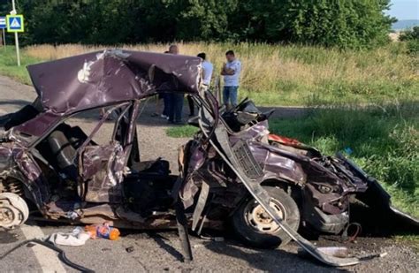 У потрійній аварії на Львівщині загинули водій та пасажир ВАЗу
