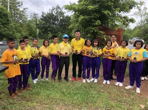 นักเรียน คณะครู โรงเรียนบ้านประดาเจ็ดรัง