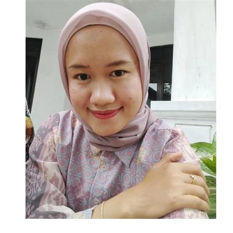 Lia Yuliana Liauly • Threads Say More