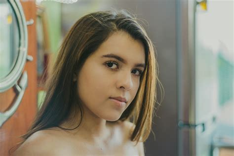 440 798 Fotos Y Imágenes De Pics Of Naked Young Latina Gratis · Banco