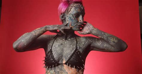 Veteran Becomes Most Tattooed Woman Ever Covering 9998 Of Body