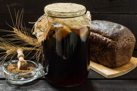 Квас в домашних условиях 🥃 из черного хлеба: как сделать и приготовить ...