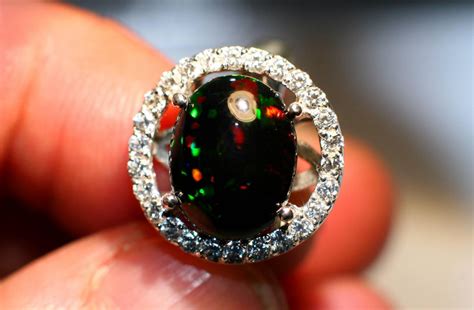 Czarny opal (22 zdjęcia): magiczne i inne właściwości australijskiego ...