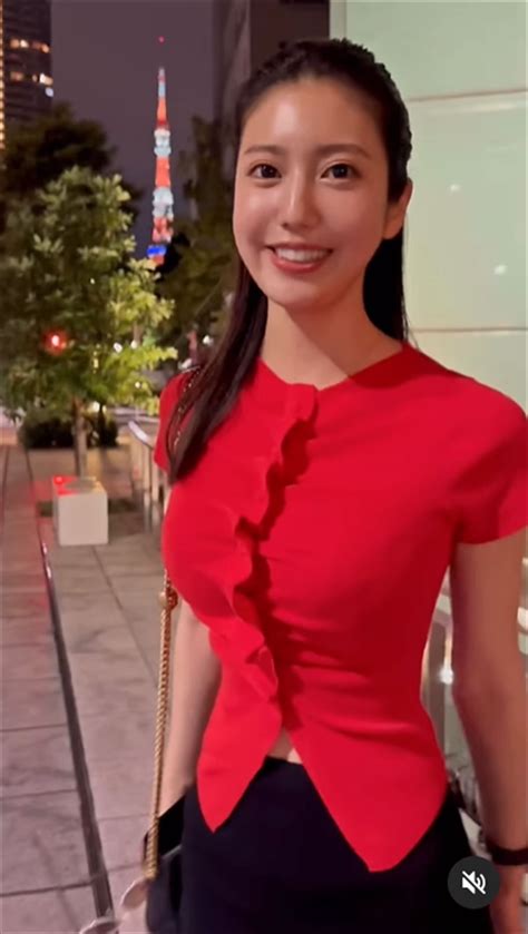 （写真）「令和の峰不二子」阿部なつき24歳、「夜の東京デート風」ドキドキ“赤トップス”姿にsns衝撃 エンタメ ニュース ｜クランクイン！