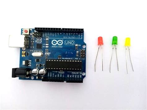 turn on three leds by arduino uno