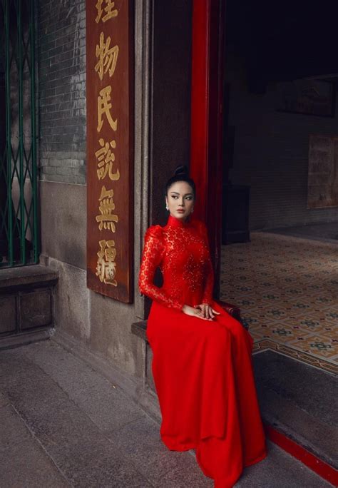 Ngọc nữ Bolero Lily Chen khoe dáng gợi cảm với áo dài cách tân