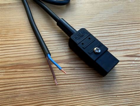 Iec C9 Mains Connector With 2m Lead Re Wireable Open Able Screw Fixi