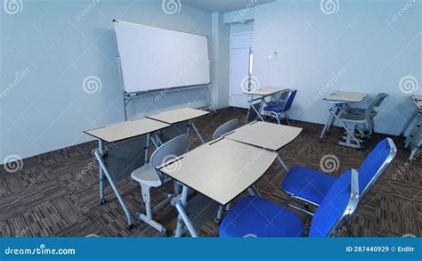 Invito Allo Spazio Di Apprendimento Classe Moderna Vuota Archivi