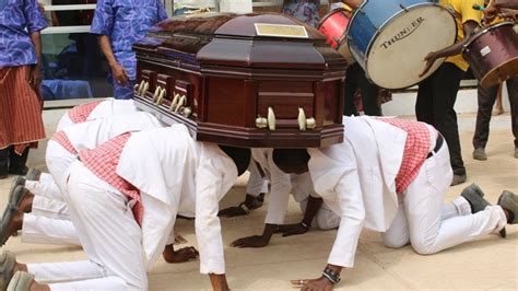 Original Coffin Dancing Ghanas Dancing Pallbearers Bring Funeral Joy Youtube