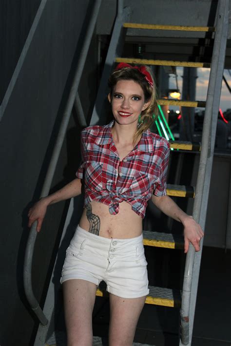 Low Rise Bare Midriffs Midriff Outfits Zblxi