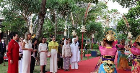 발리 전통 공연 관람하는 김건희 여사