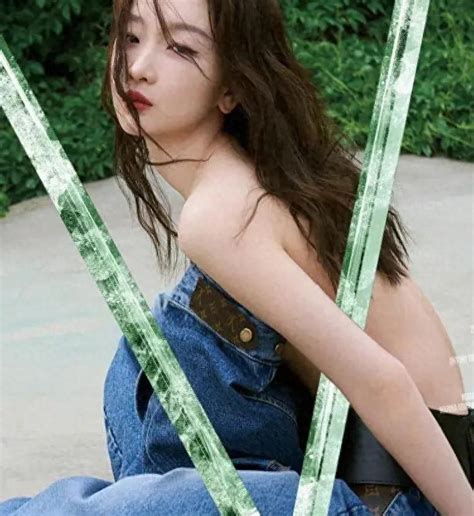 Zhou Dongyu S Expression Is Blurred And Trance Like And She Is In A State Of Ecstasy A Drama