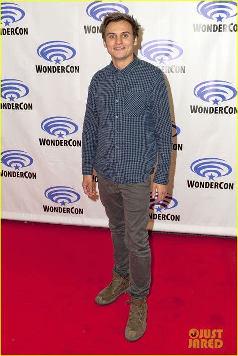 Will Peltz And Shelley Hennig Join Co Stars At Unfriended Wondercon