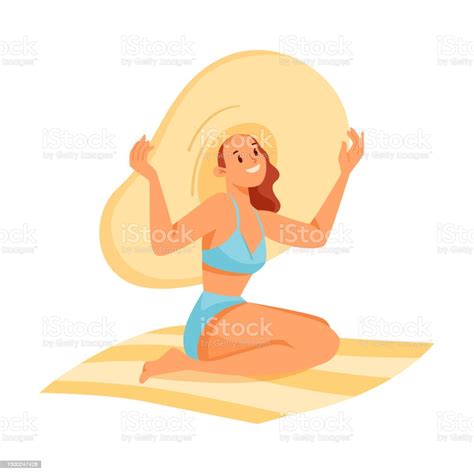 챙이 넓은 모자를 쓰고 수영복을 입고 일광욕을 하는 해변의 여자 캐릭터 벡터 일러스트레이션 개념에 대한 스톡 벡터 아트 및 기타 이미지 개념 계절 관광 리조트